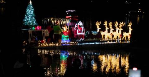 Santa arrives in Lake Mohawk