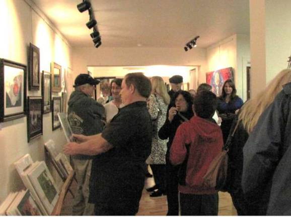 Crowd flocks to gallery opening