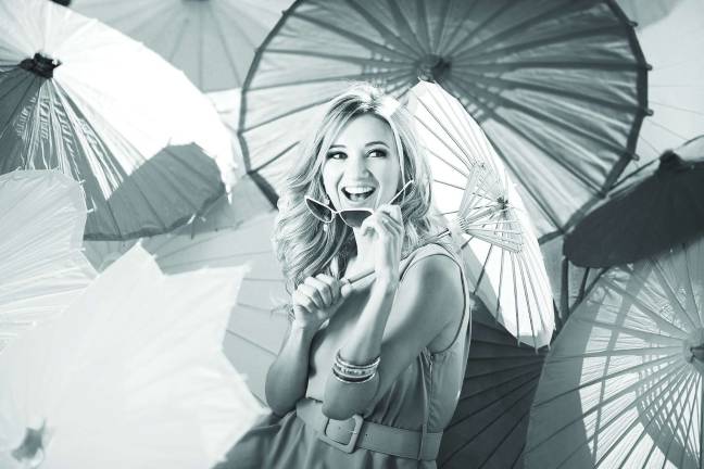 Iowa country singer Sarah Darling to finish out summer tour in Newton