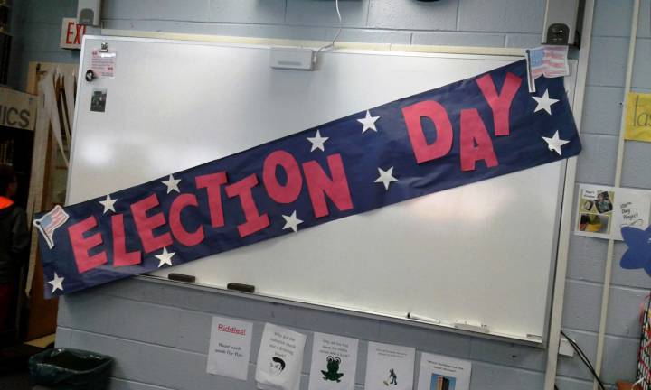 School children meet democracy